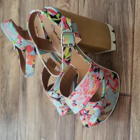 Qupid | Shoes | Qupid Tropicalblock Heel Platform Sandal Woman Size 9 ...